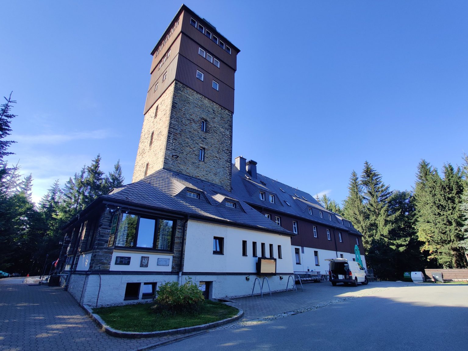 Das Berghotel Bärenstein mit Aussichtsturm - Sachsen Erkunden